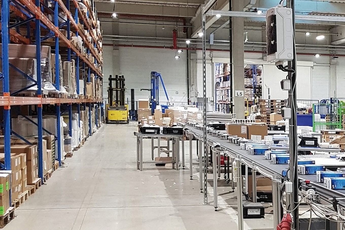 FLEXTRONICS LOGISTICS POLAND - Compactive.cz